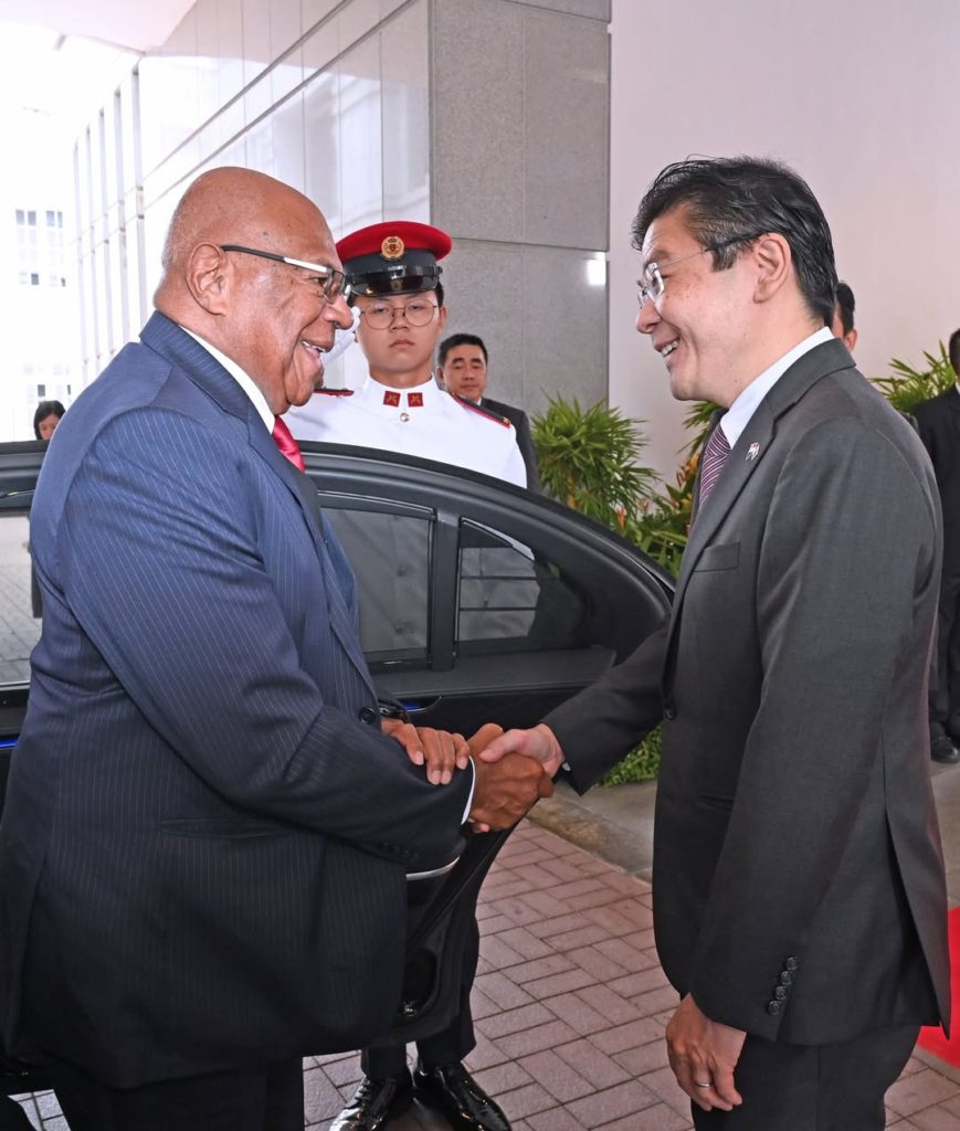 PM RABUKA RECEIVES GUARD OF HONOUR AT PARLIAMENT HOUSE IN SINGAPORE-(23-04-2025) | Office of the ...